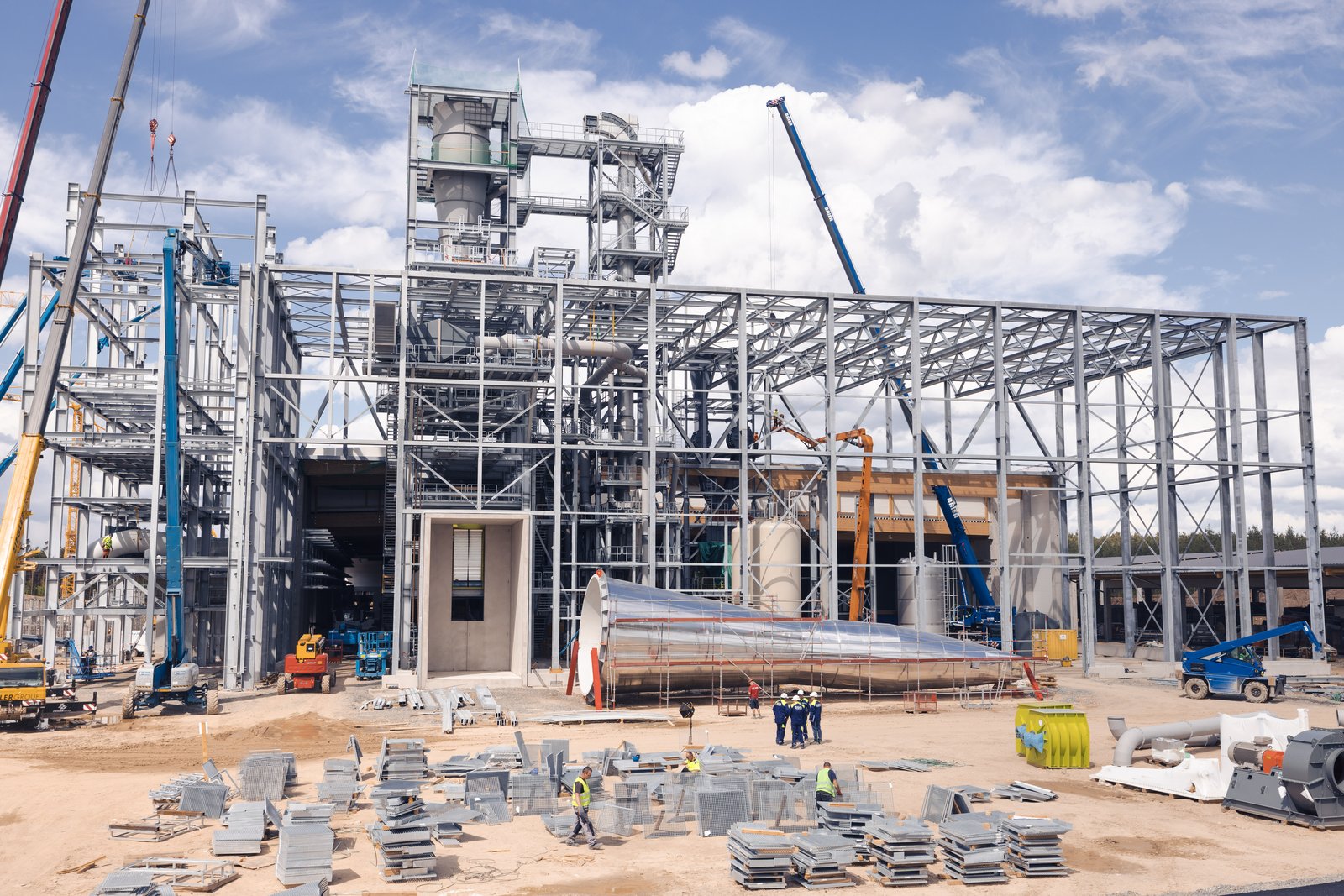 Assembly of the new wood fibre insulation board plant | SGS Industrial ...